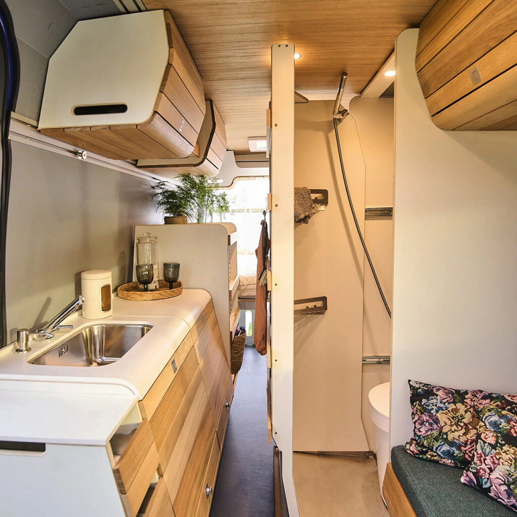 Winter camping with a bus camper: is it right for you? - VAN-Jorn ...